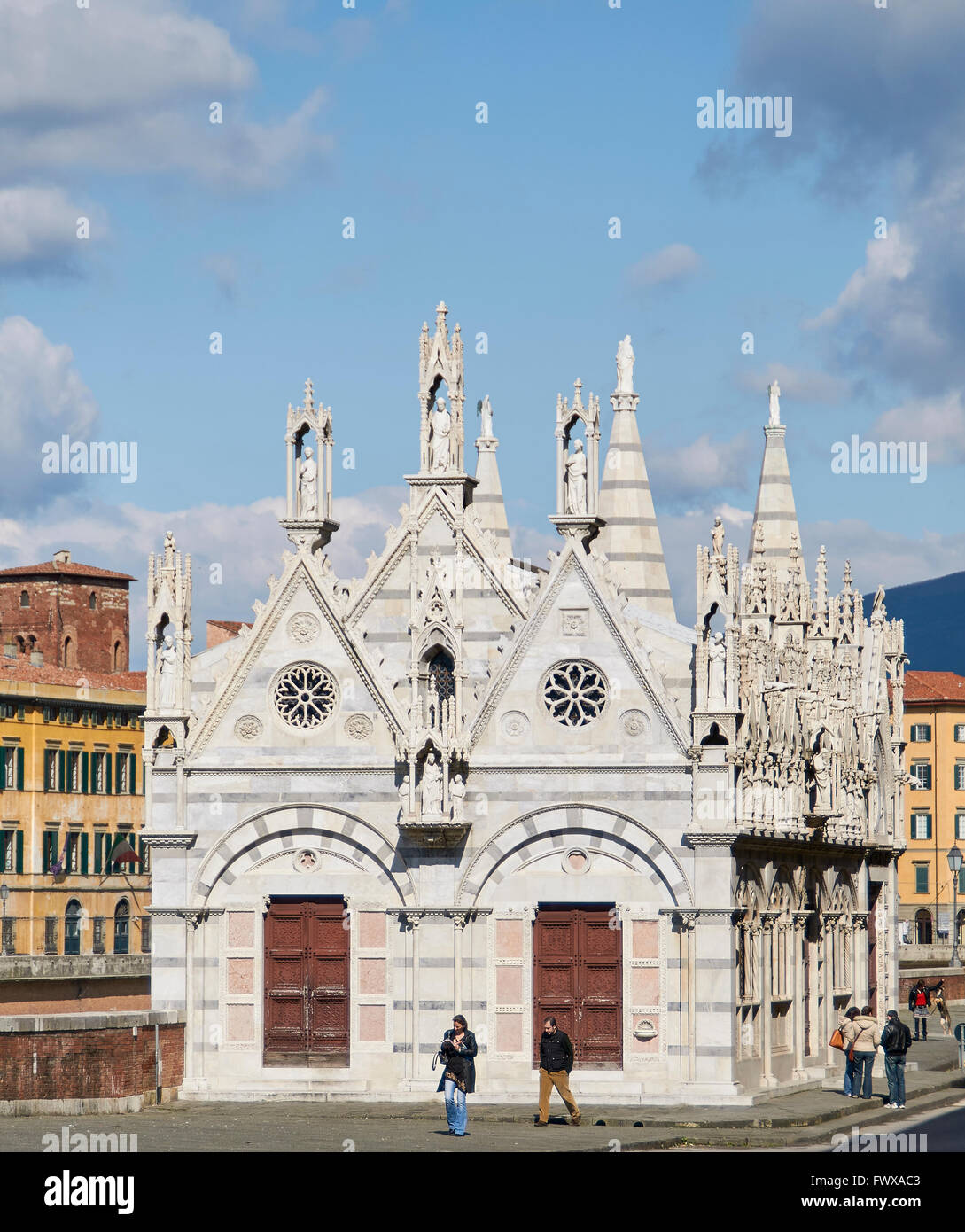 Santa Maria della Spina is a small church in the Italian city of Pisa ...