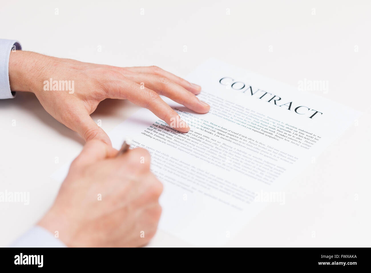Hands signing document hi-res stock photography and images - Alamy