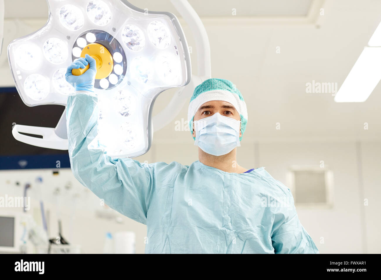 surgeon in operating room at hospital Stock Photo - Alamy