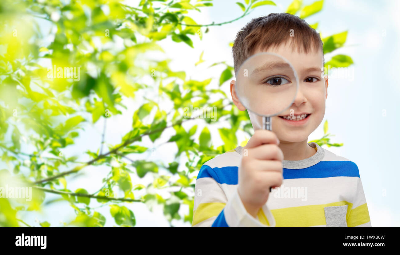 Boy looking with magnifying glass hi-res stock photography and images ...