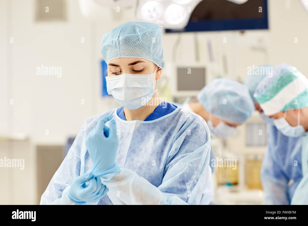 surgeon in operating room at hospital Stock Photo - Alamy