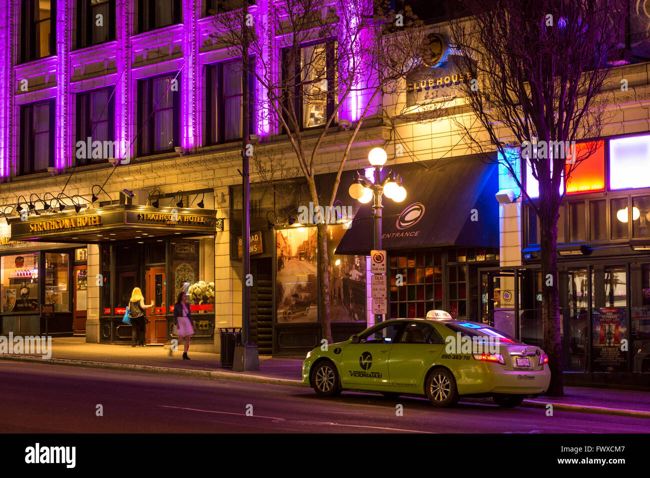 Customer outside hi-res stock photography and images - Alamy