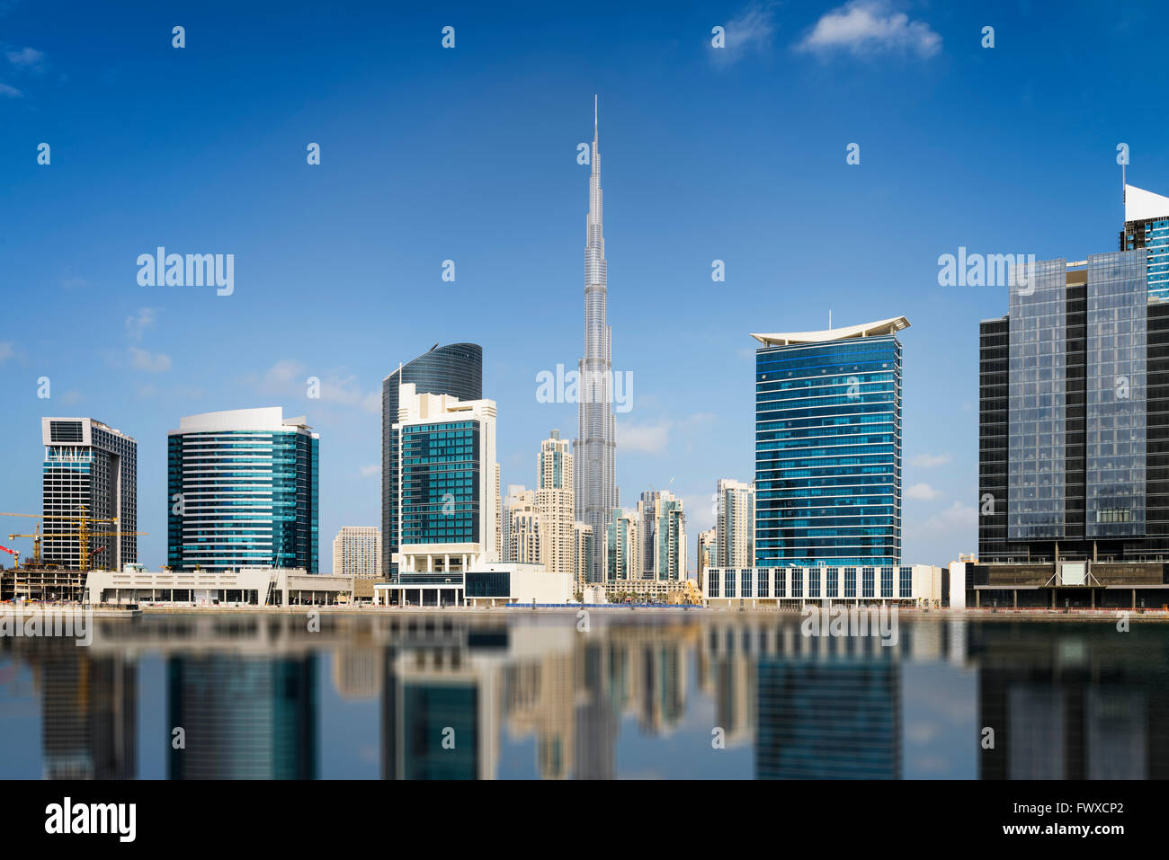 Dubai skyline hi-res stock photography and images - Alamy