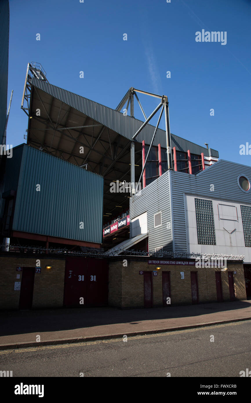 West ham stadium exterior 2017 hi-res stock photography and images - Alamy