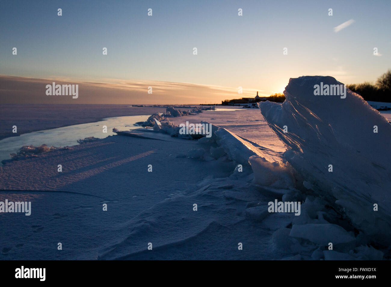 Pressure ridge in sea ice hi-res stock photography and images - Alamy