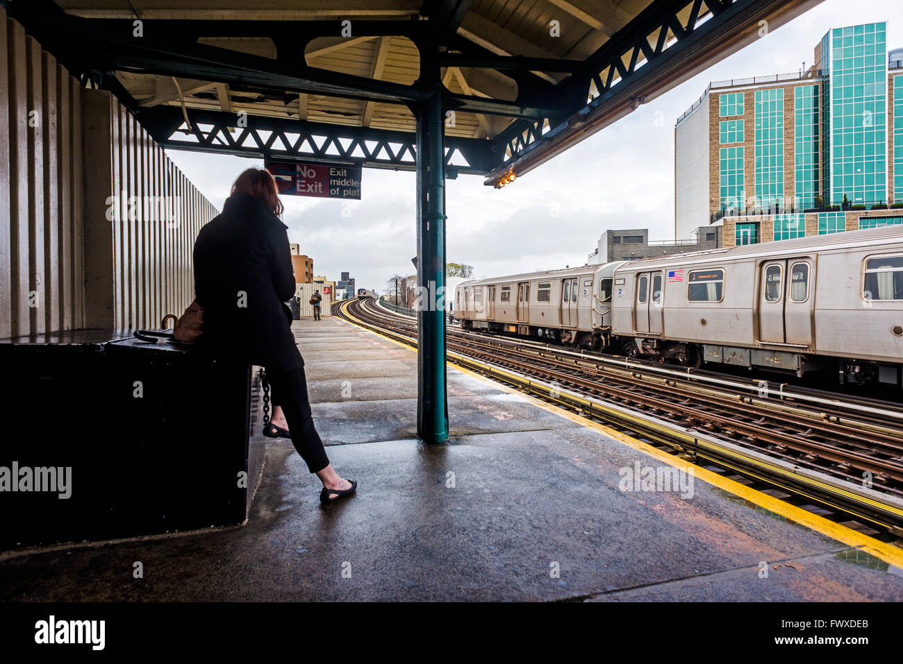 Subway elevated train mta hi-res stock photography and images - Alamy