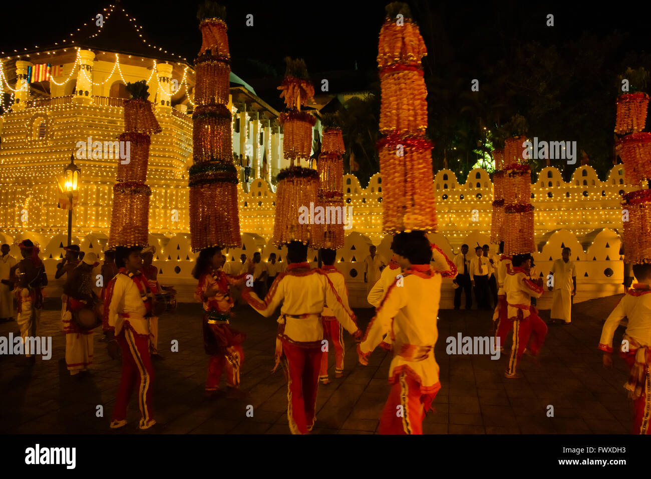 Kandy esala perahera hi-res stock photography and images - Alamy