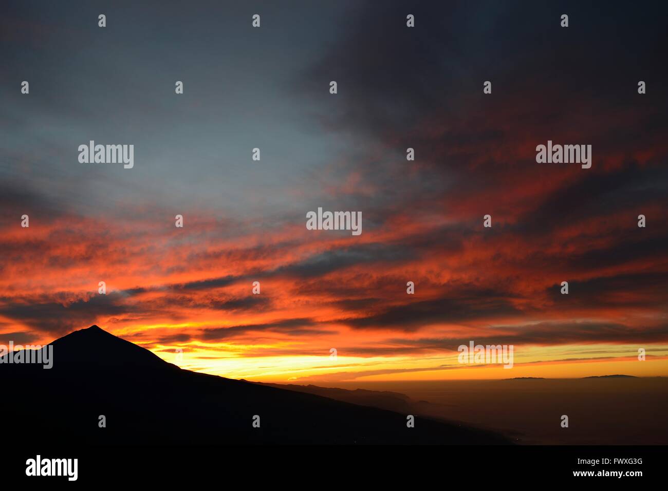 Volcano like hi-res stock photography and images - Alamy