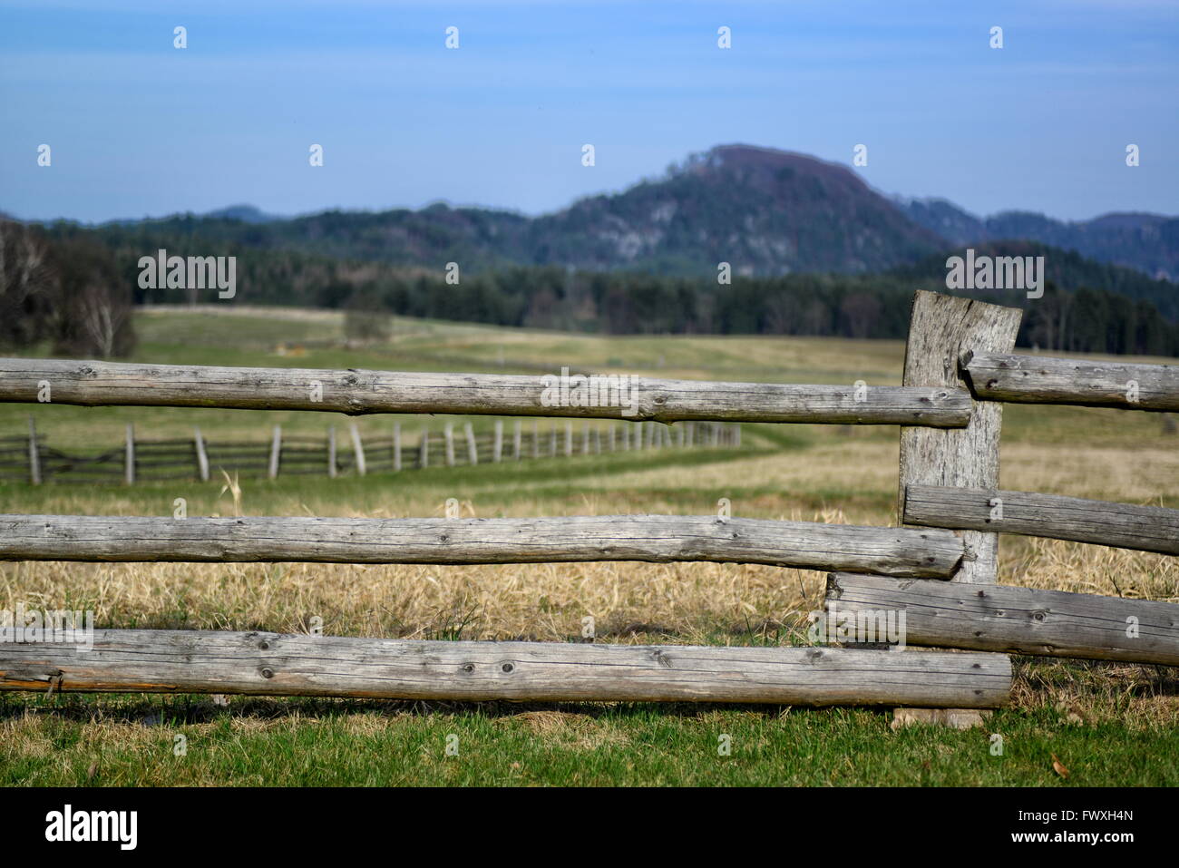 Old wooden rural fence hi-res stock photography and images - Alamy