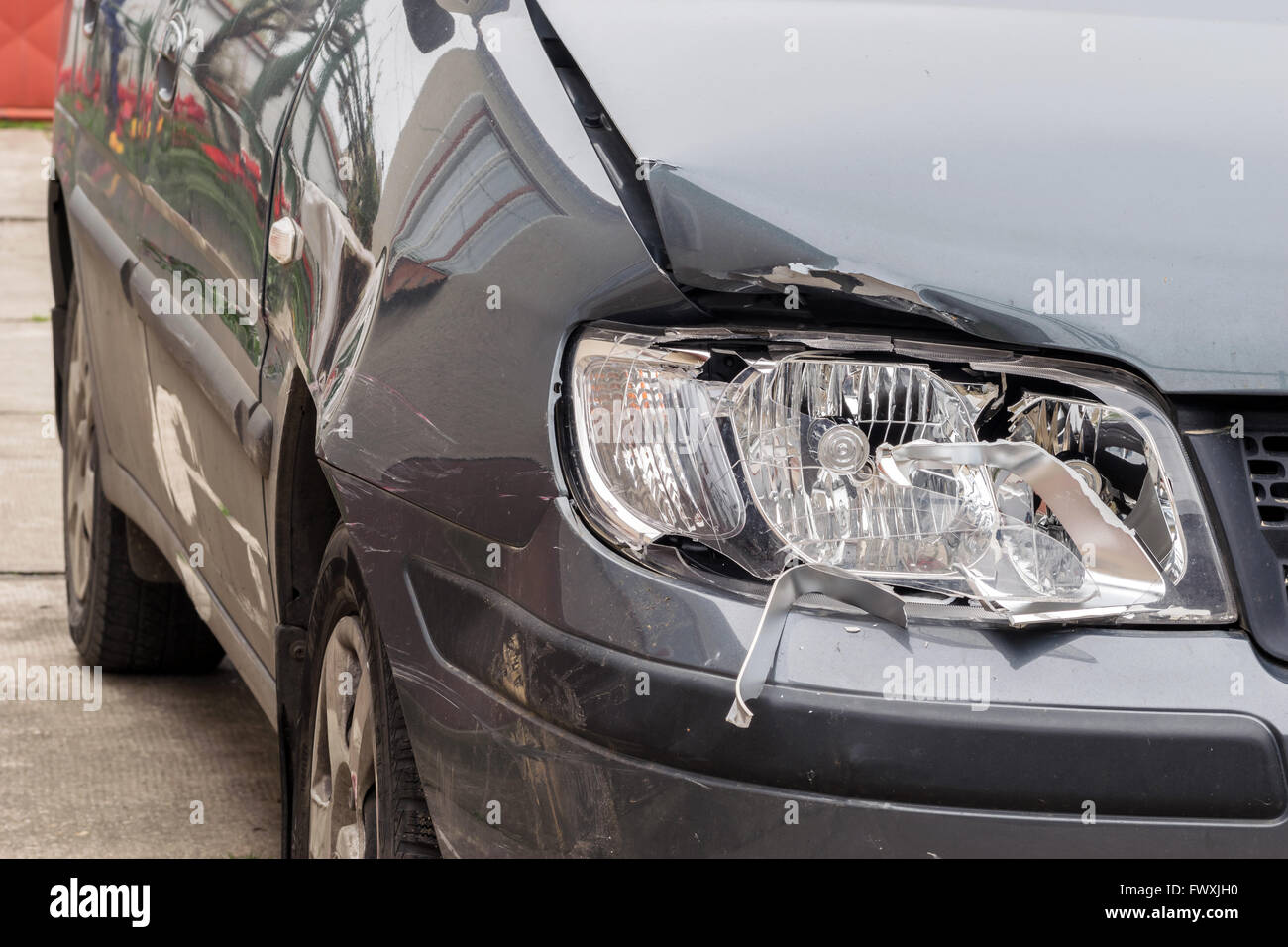 Broken car headlight Stock Photo - Alamy Broken car headlight Stock Photo - Alamy