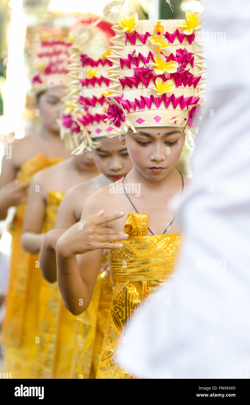 Rejang dance hi-res stock photography and images - Alamy