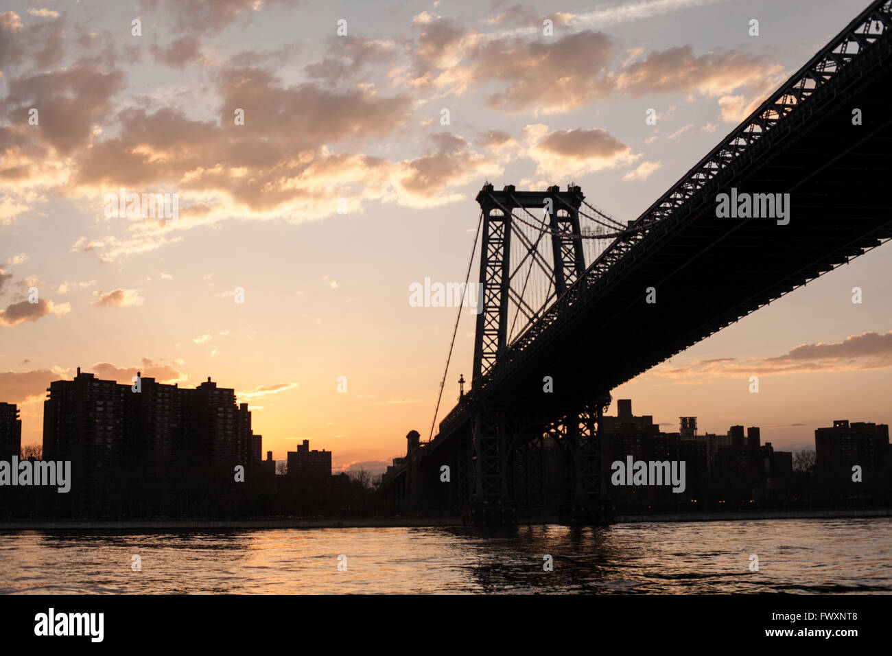 Williamsburg bridge hi-res stock photography and images - Alamy