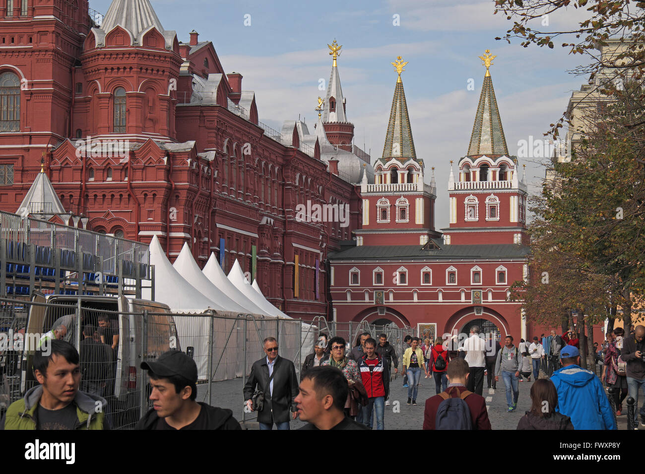Historical Museum (left) and Ressurection Gate, Red Square, Moscow ...