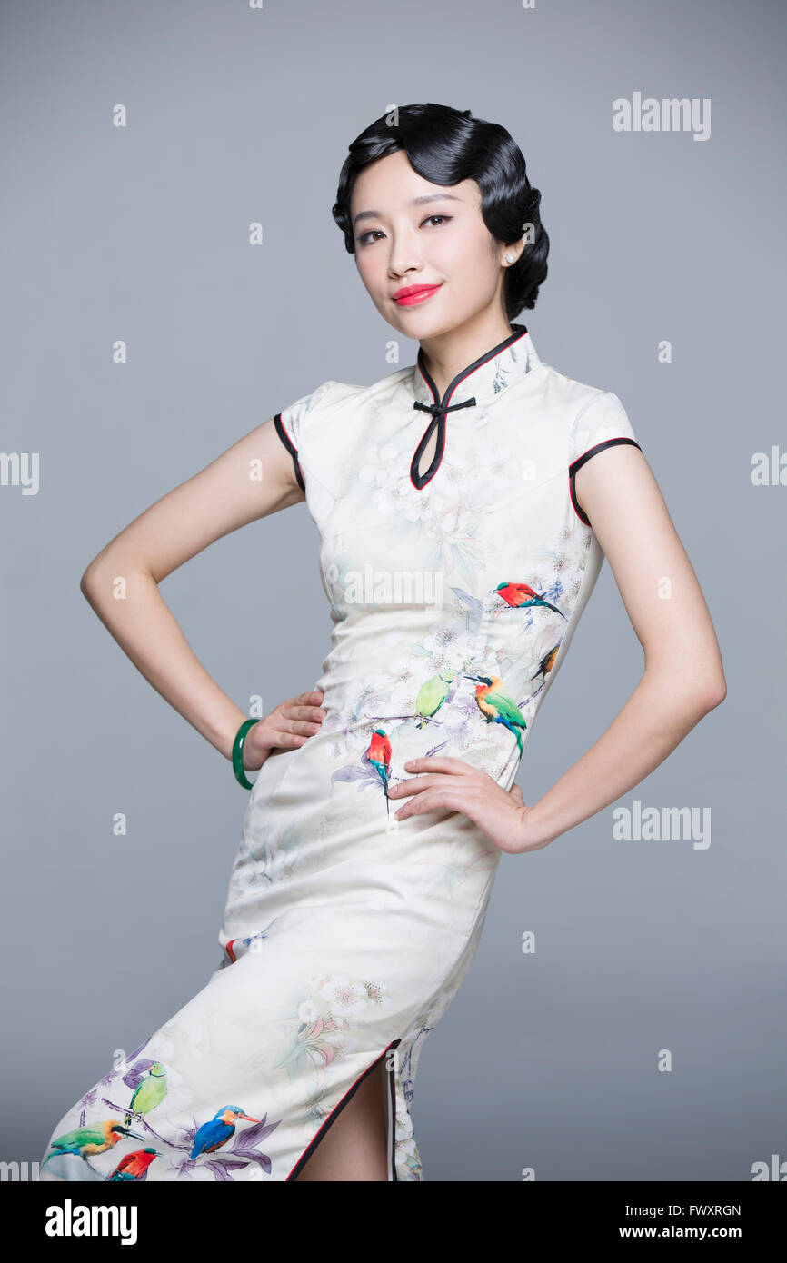 Portrait of young beautiful woman in traditional cheongsam Stock Photo ...