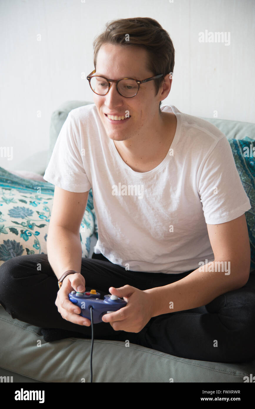 Man playing video game hi-res stock photography and images - Alamy