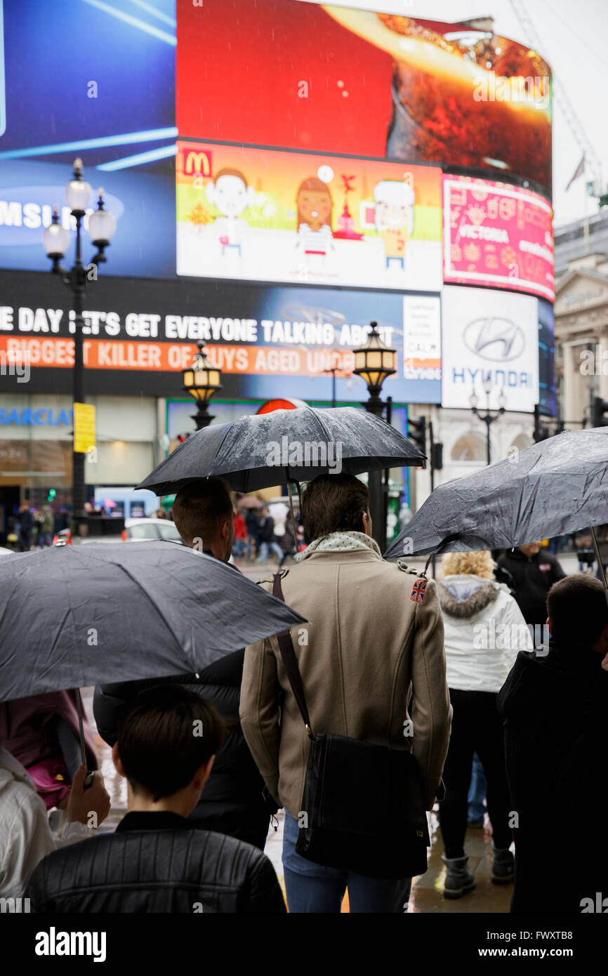 Billboard uk crowd hi-res stock photography and images - Alamy
