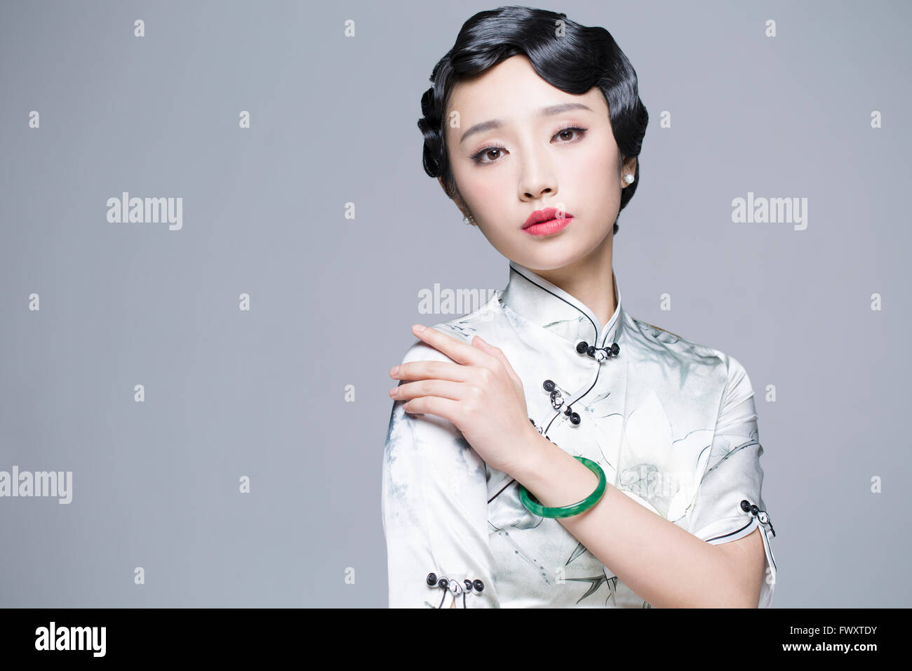 Young black woman waves camera hi-res stock photography and images - Alamy