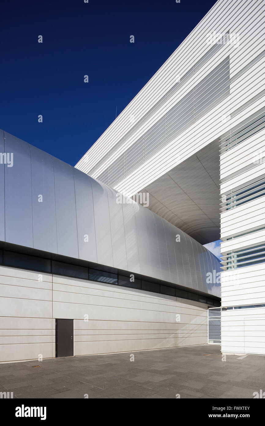 Max building hi-res stock photography and images - Alamy