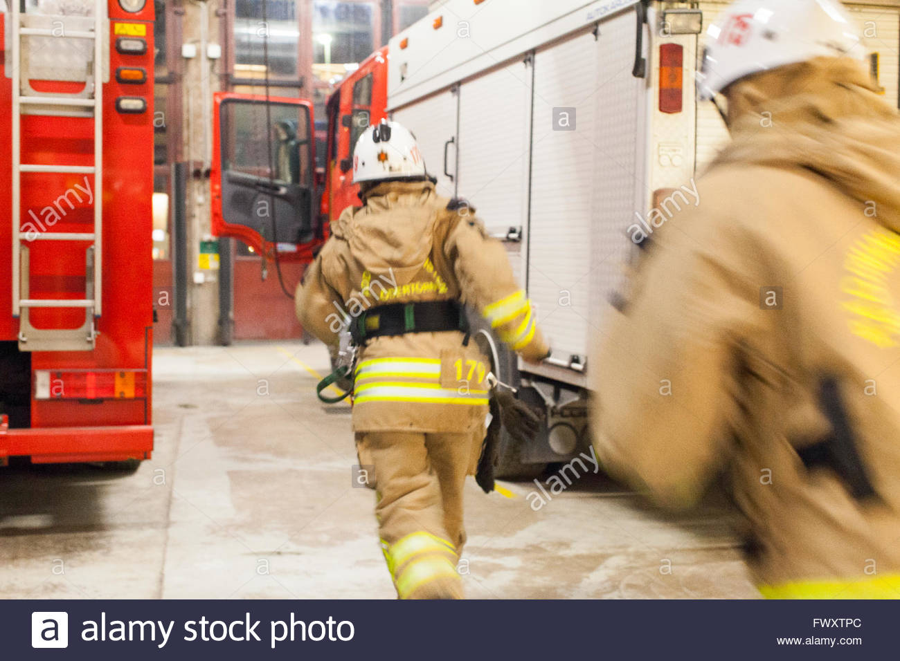 Firefighter Rescue Stock Photos & Firefighter Rescue Stock Images - Alamy