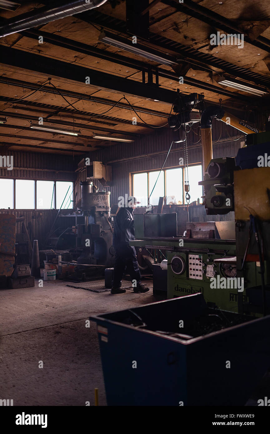 16 to 17 years boys only hi-res stock photography and images - Alamy