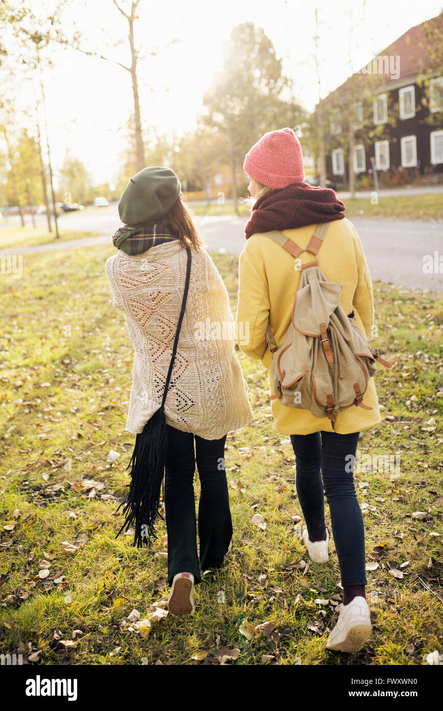 Women walking rear view hi-res stock photography and images - Alamy