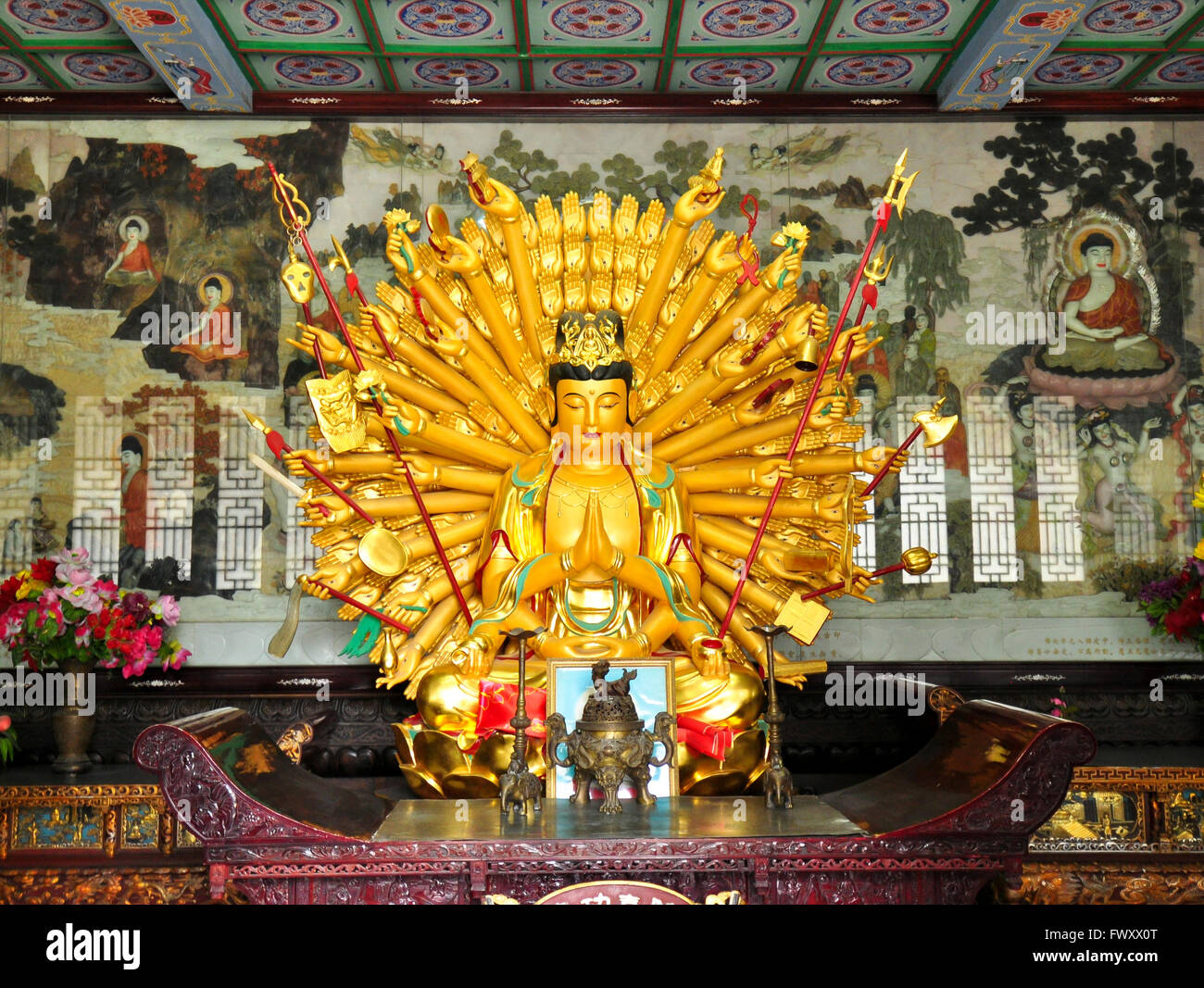 Thousand hands buddha hi-res stock photography and images - Alamy