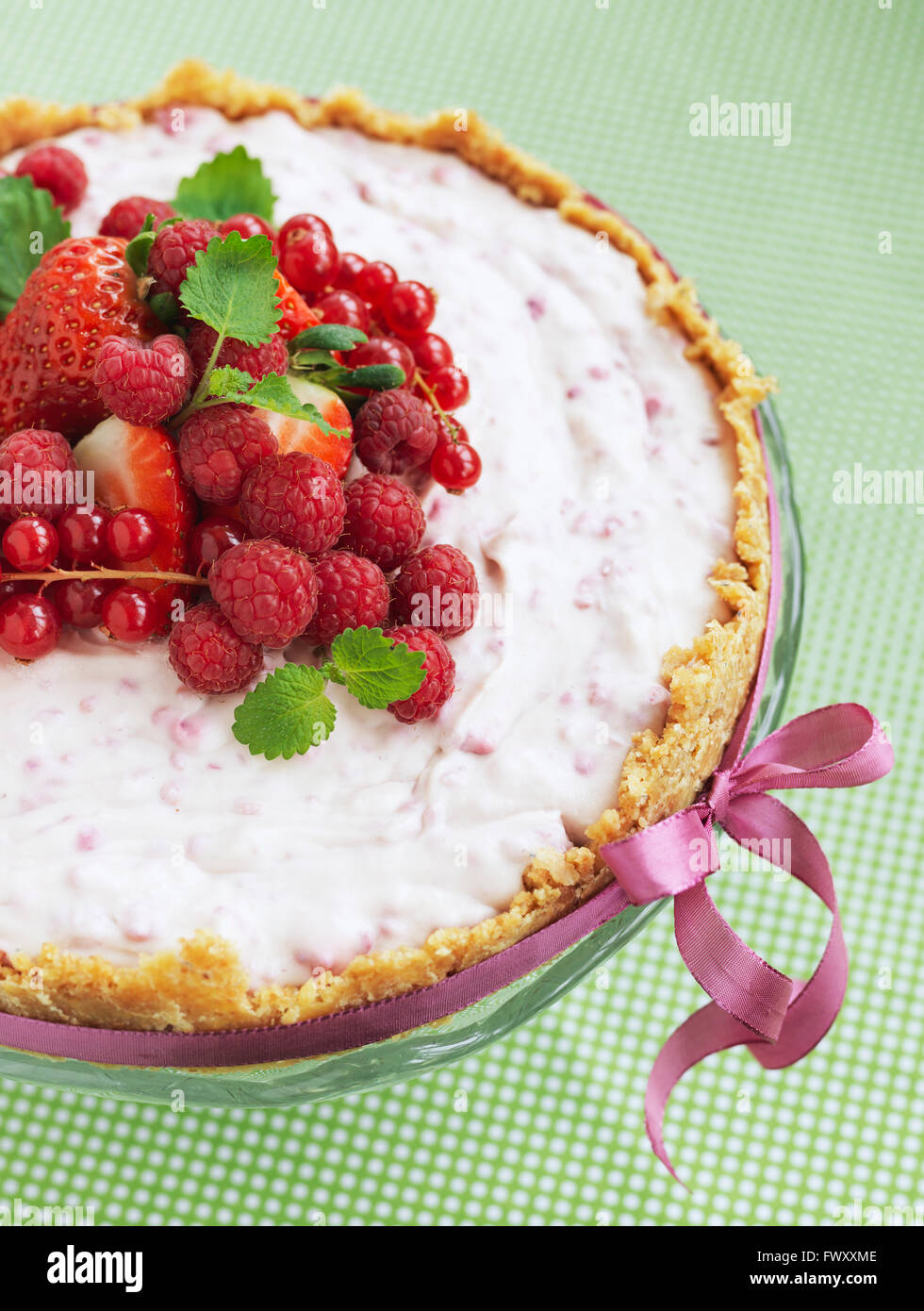 Raspberry cake hi-res stock photography and images - Alamy