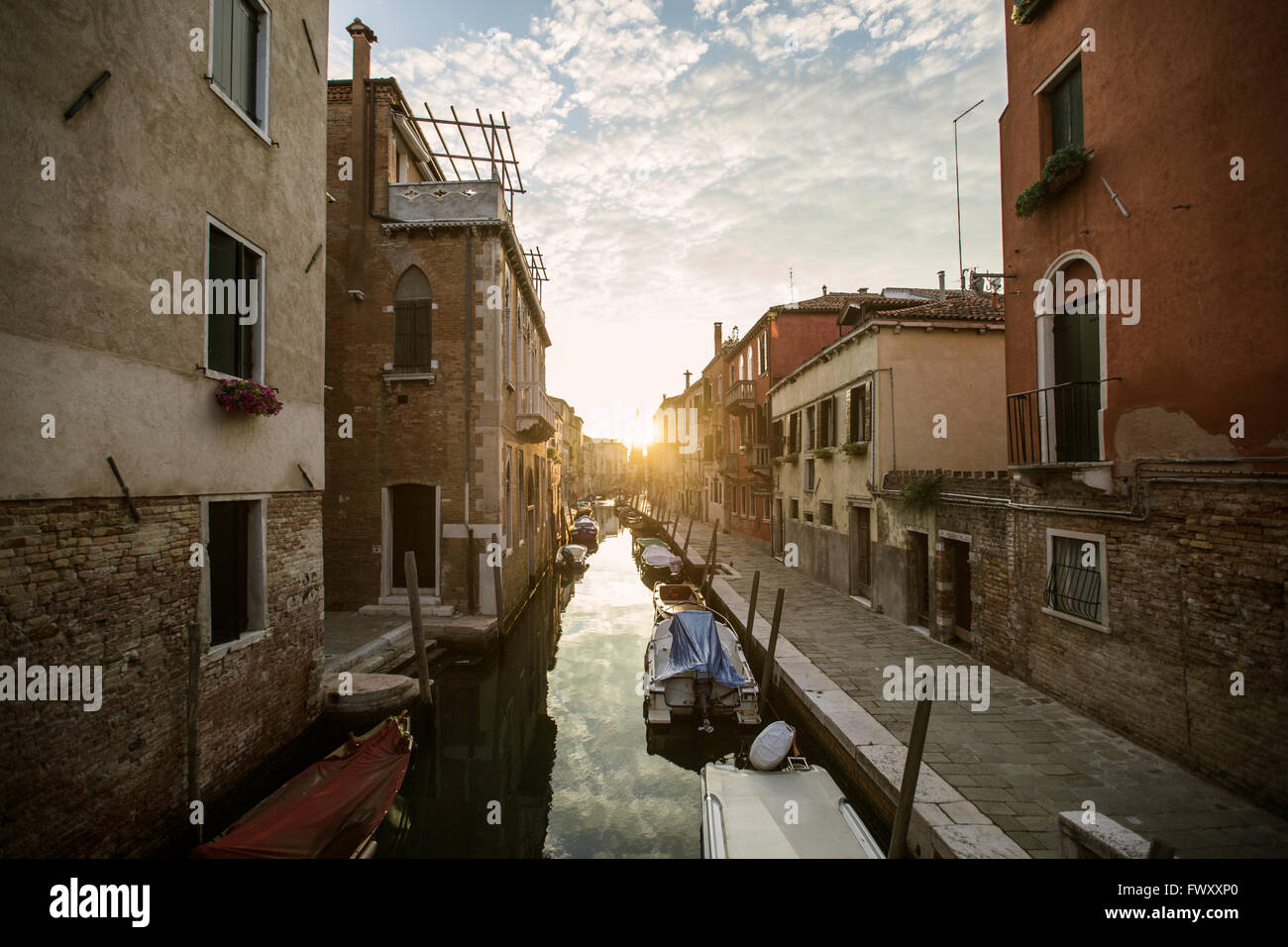 Canal inside a building hi-res stock photography and images - Alamy
