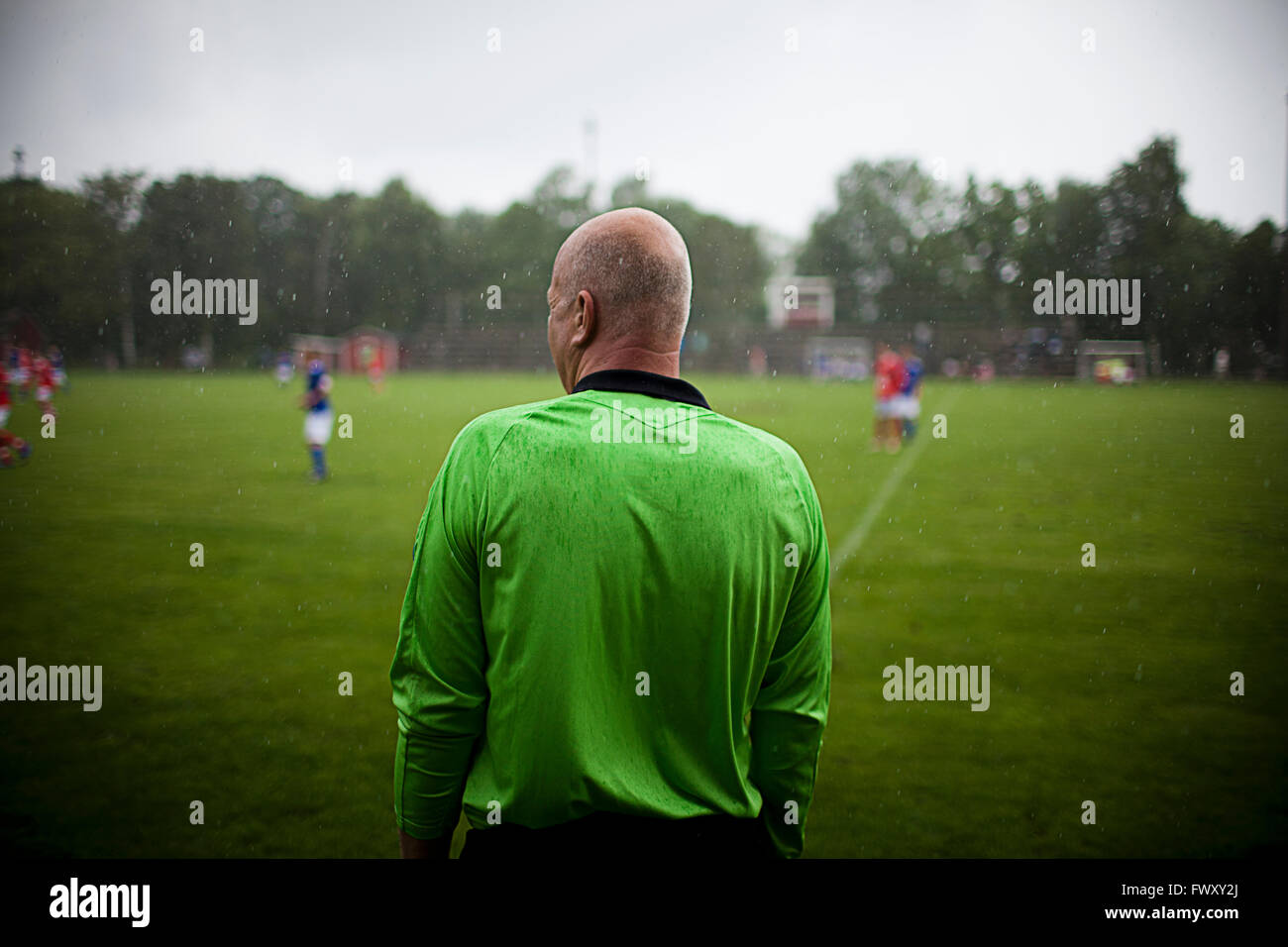 Soccer referee hi-res stock photography and images - Alamy