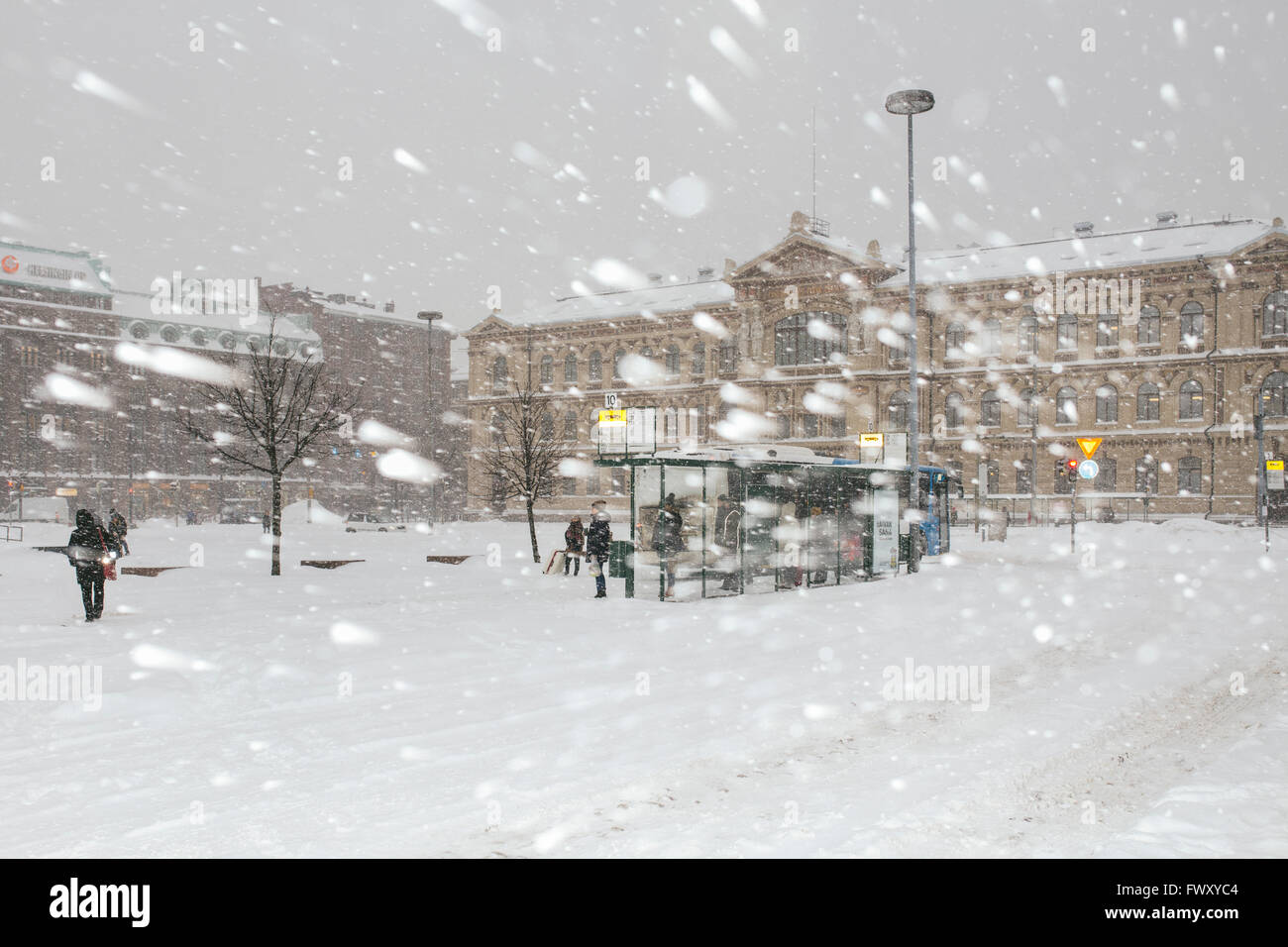 People standing waiting by bus stop hi-res stock photography and images ...