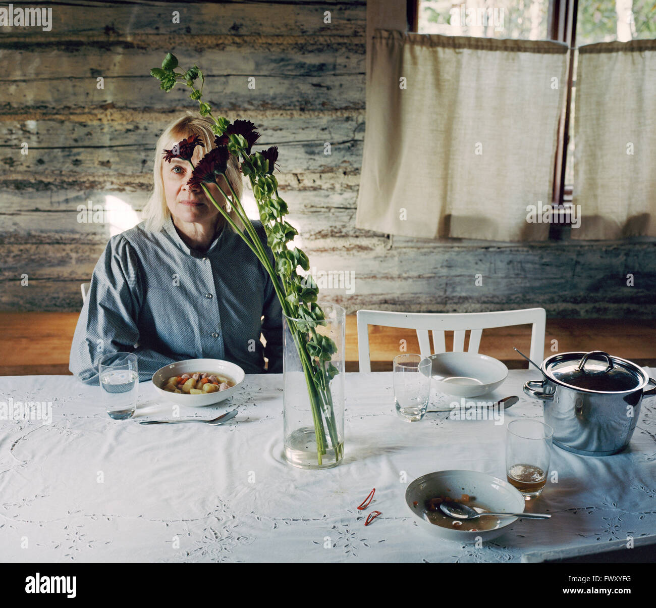 Sitting table hi-res stock photography and images - Alamy