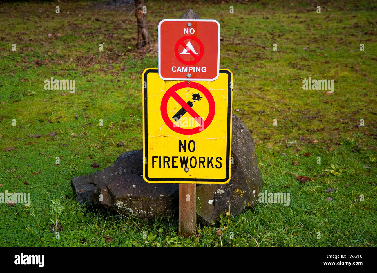 Sign no camping restriction hi-res stock photography and images - Alamy