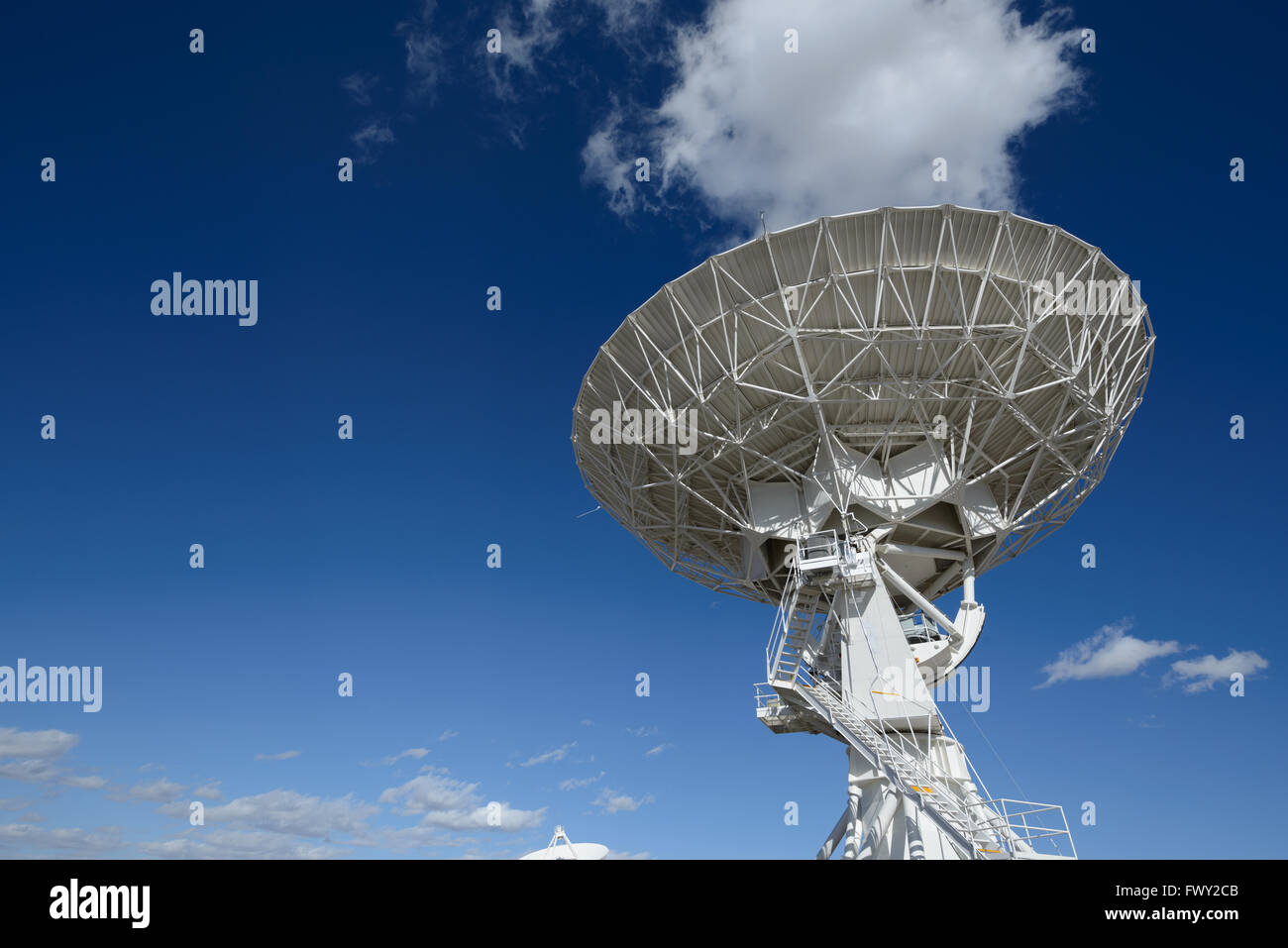 Huge antenna dish at Very Large Array, searching for imaging signal in ...