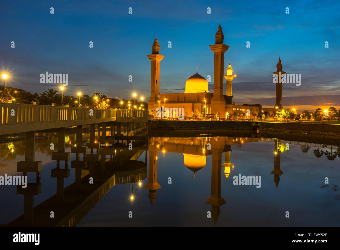 Tengku Ampuan Jemaah Mosque Blue Hour, Bukit Jelutong, Shah Alam ...