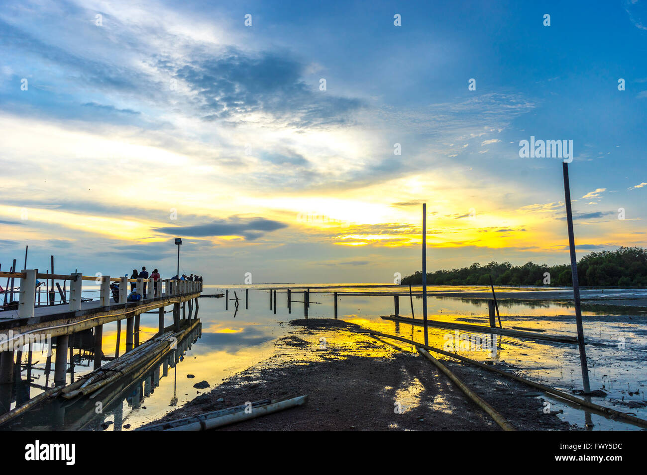 jetty silhouette with sunset background Stock Photo - Alamy