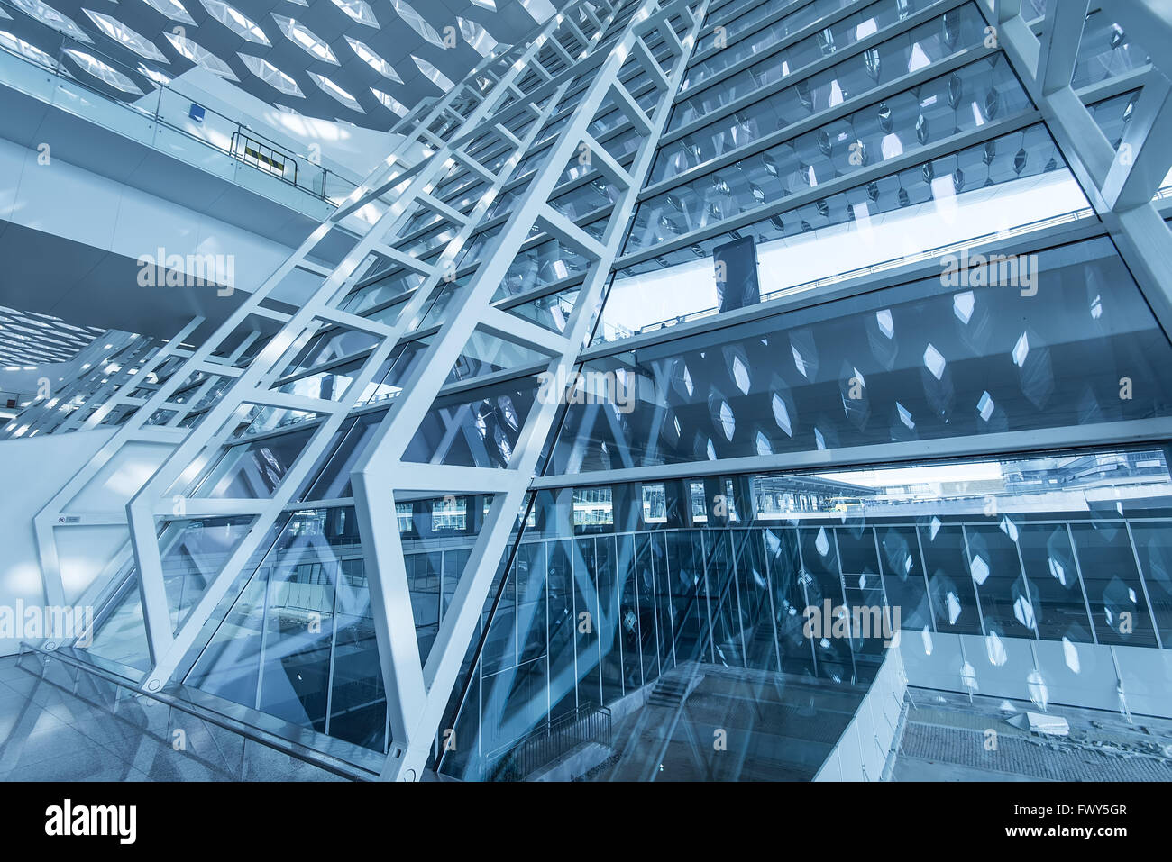 Modern airport architecture hi-res stock photography and images - Alamy