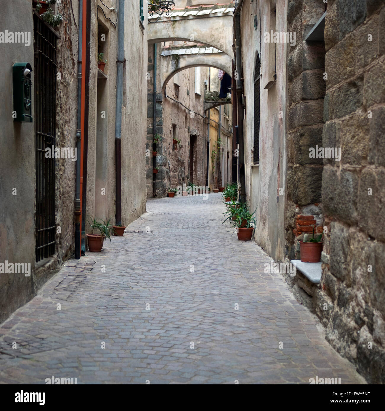 Typical Italian narrow street Stock Photo - Alamy