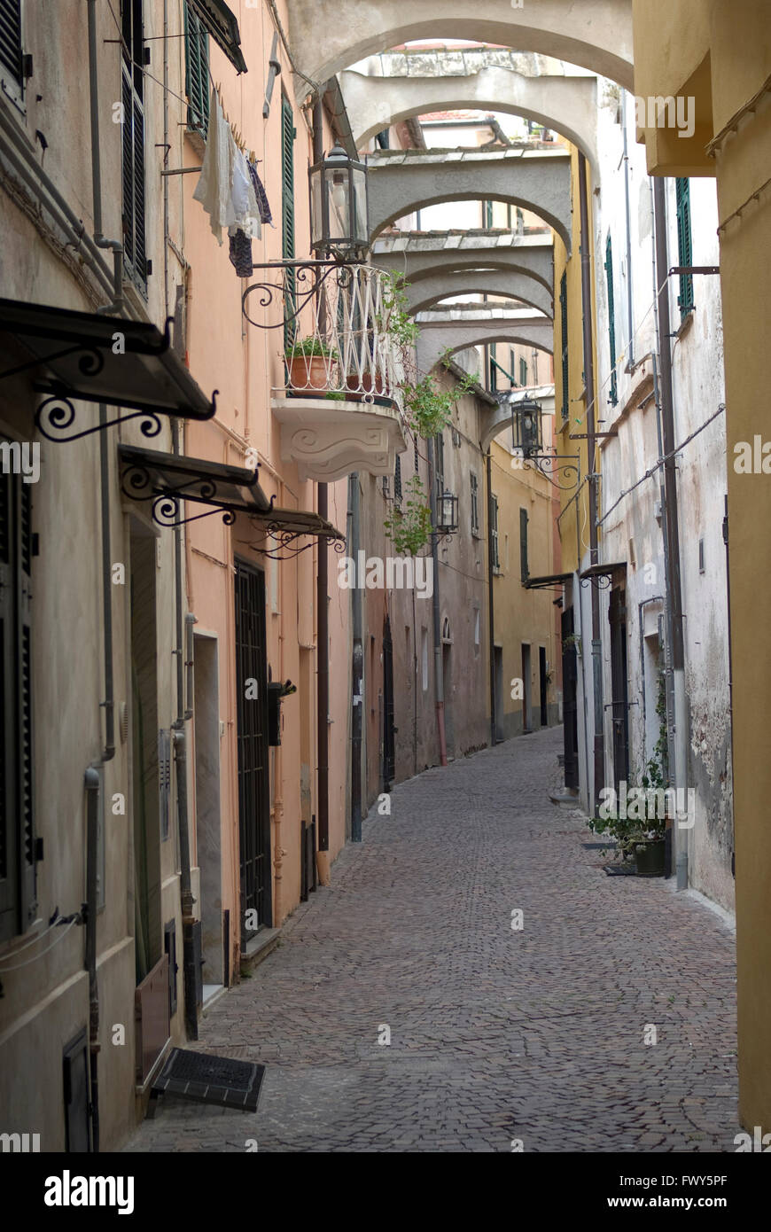 Typical Italian narrow street Stock Photo - Alamy