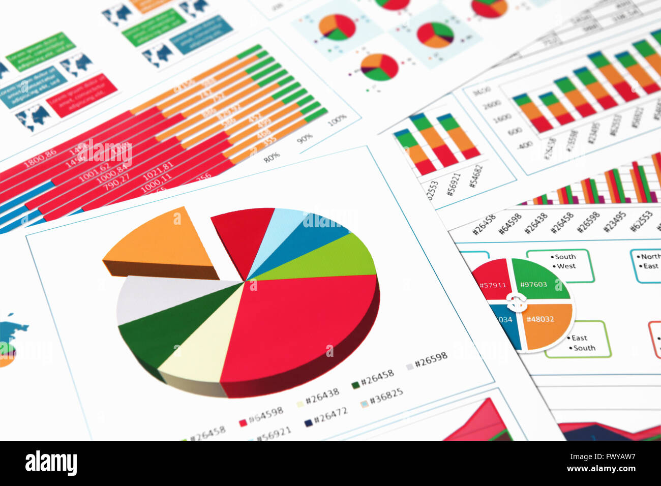 Financial report graph chart hi-res stock photography and images - Alamy