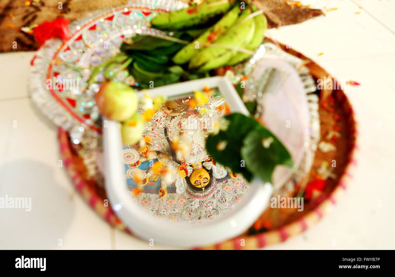 Durga puja aarti hi-res stock photography and images - Alamy