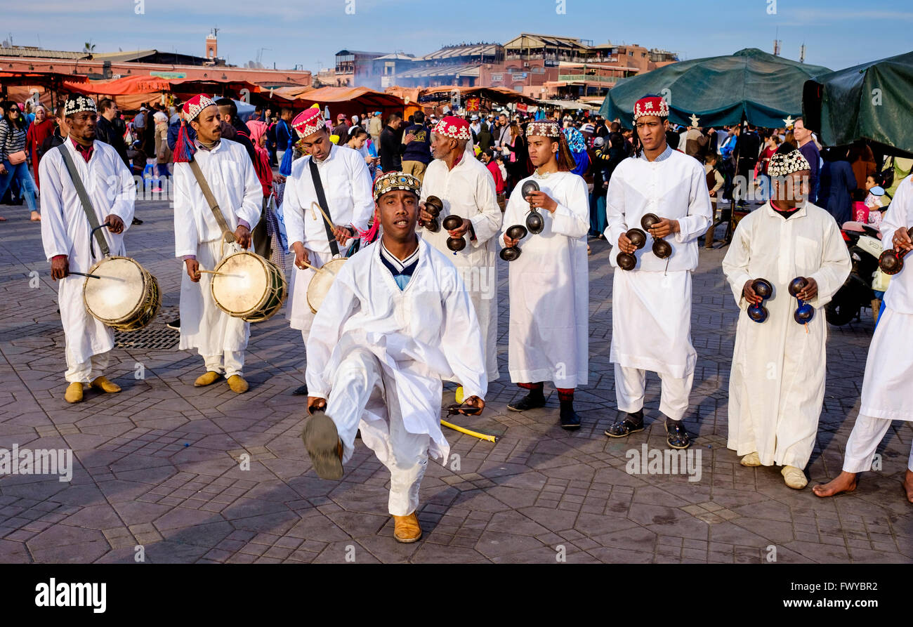 Africa traditional drummers hi-res stock photography and images - Alamy