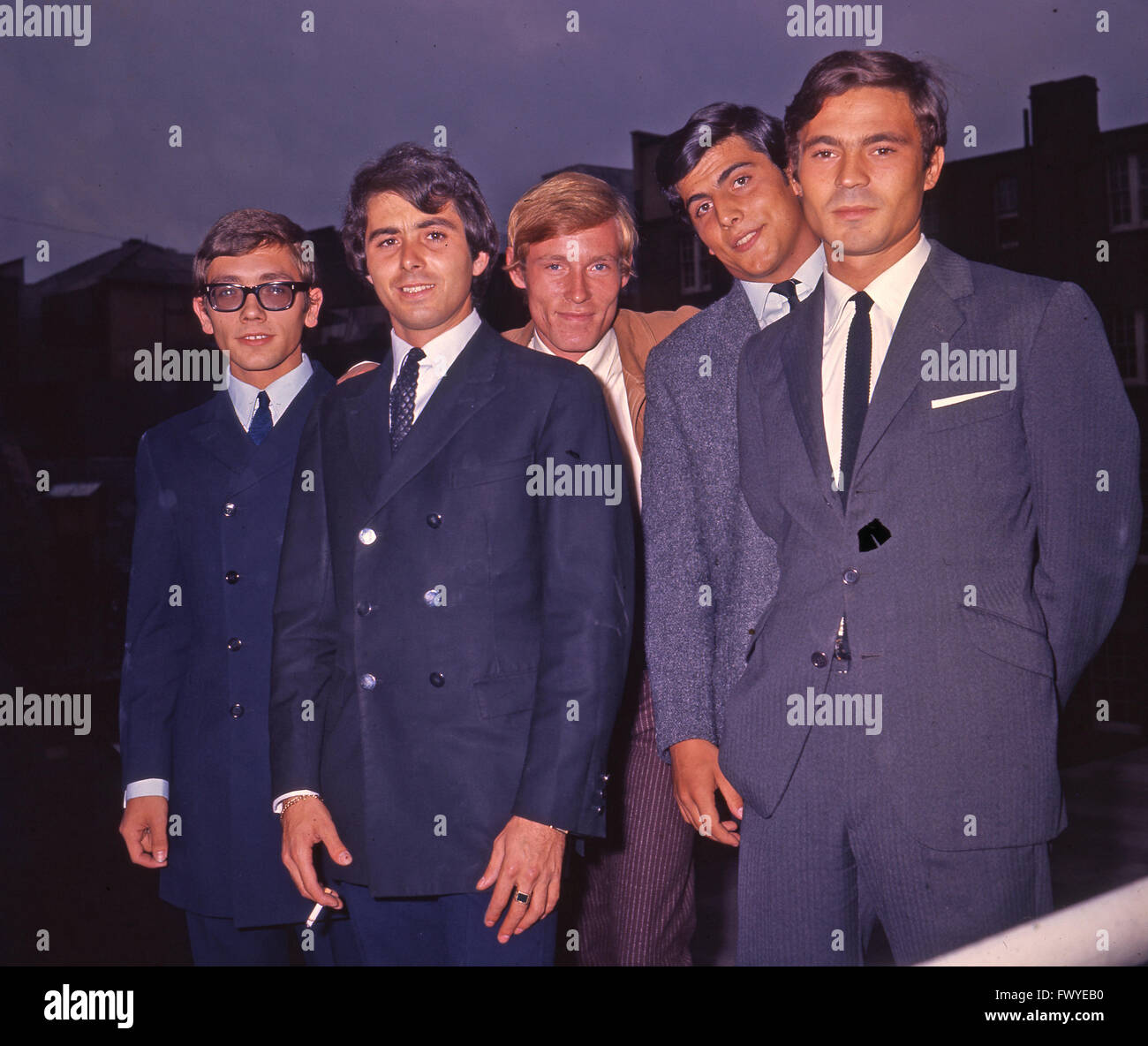 Los Bravos's Instagram, Twitter & Facebook on IDCrawl