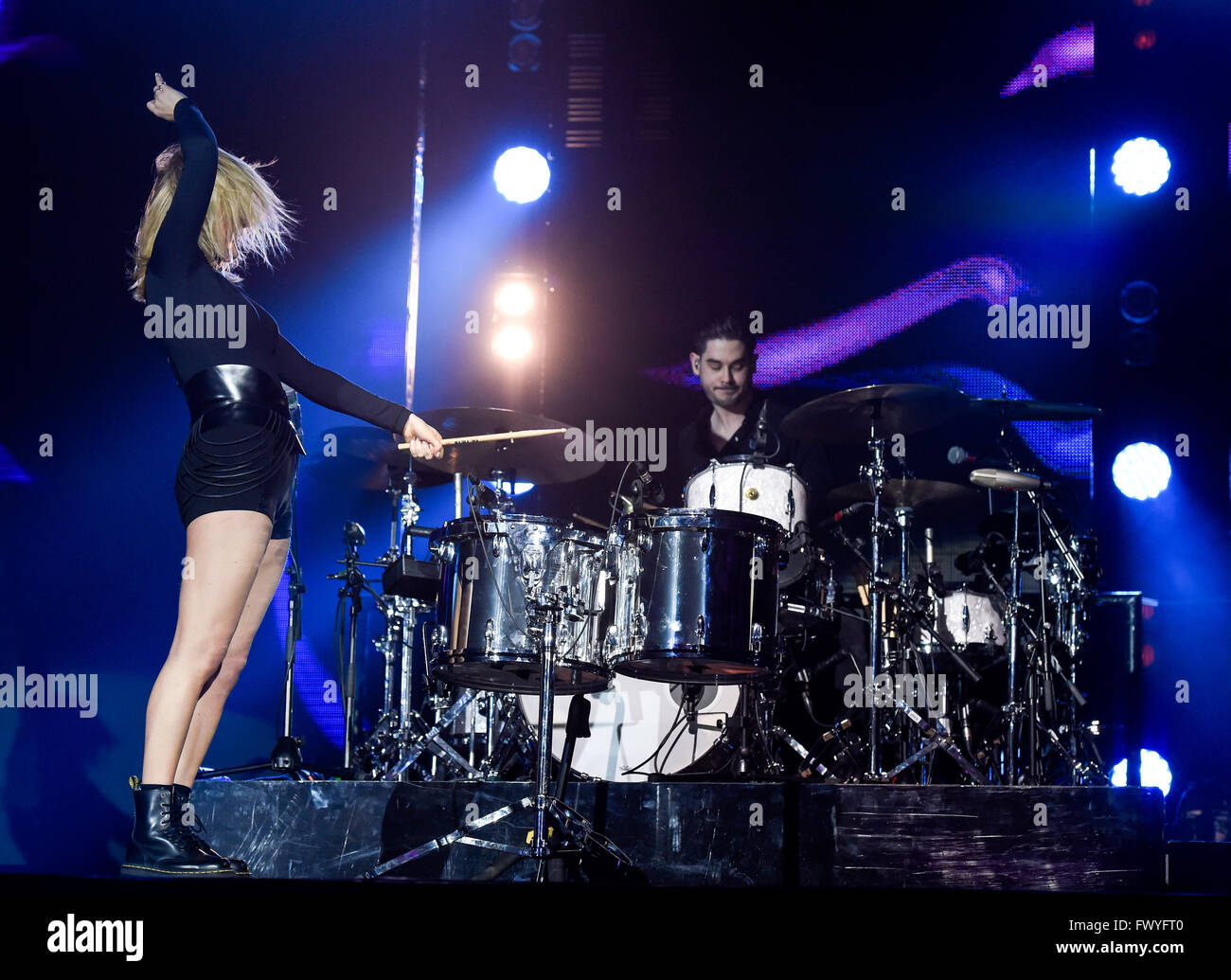 Ellie Goulding performs live in Cardiff on her Dilirium Tour Featuring ...
