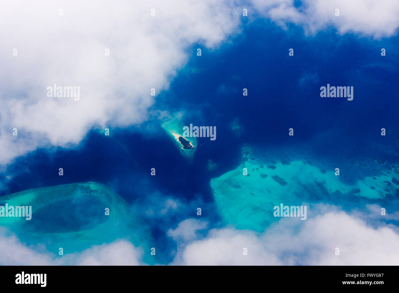 Atolls islands hi-res stock photography and images - Alamy