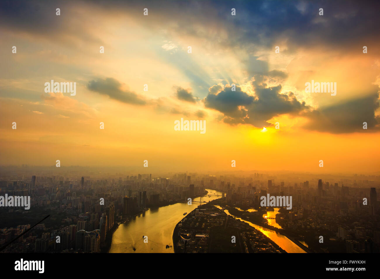 Sunset guangzhou city pearl river hi-res stock photography and images ...
