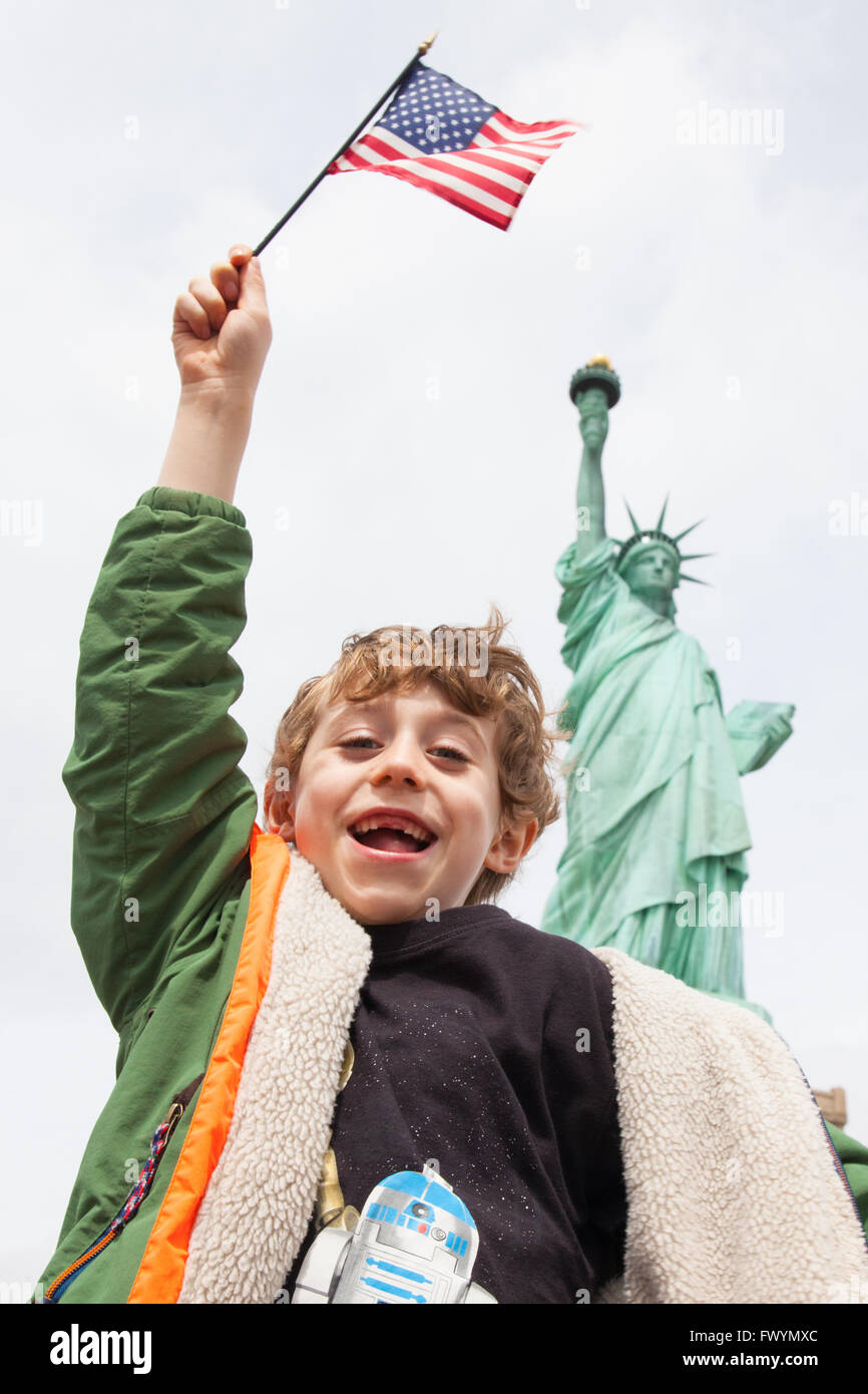 Kids and statue of liberty hi-res stock photography and images - Alamy