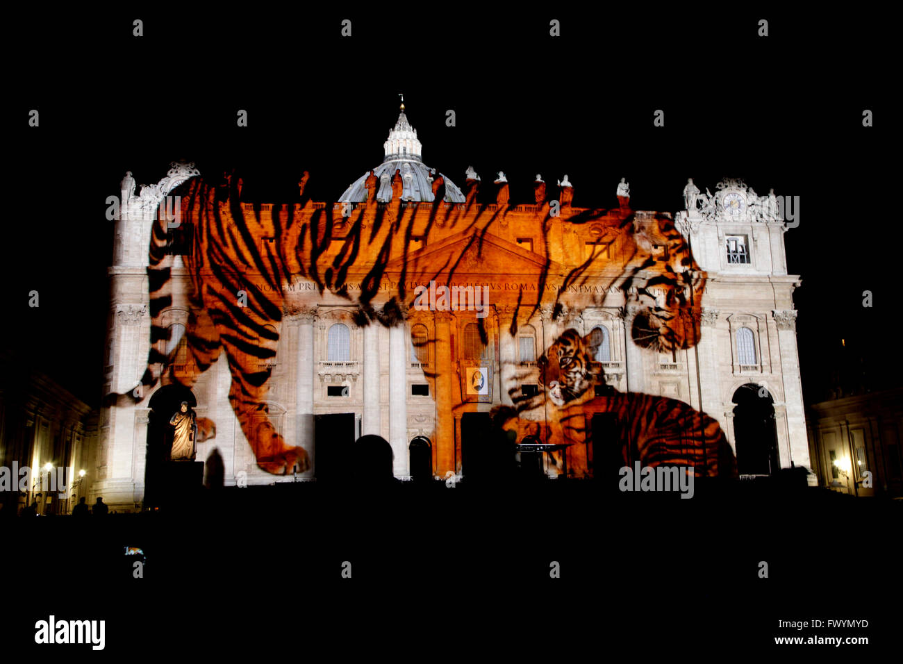 Art projected onto walls hi-res stock photography and images - Alamy