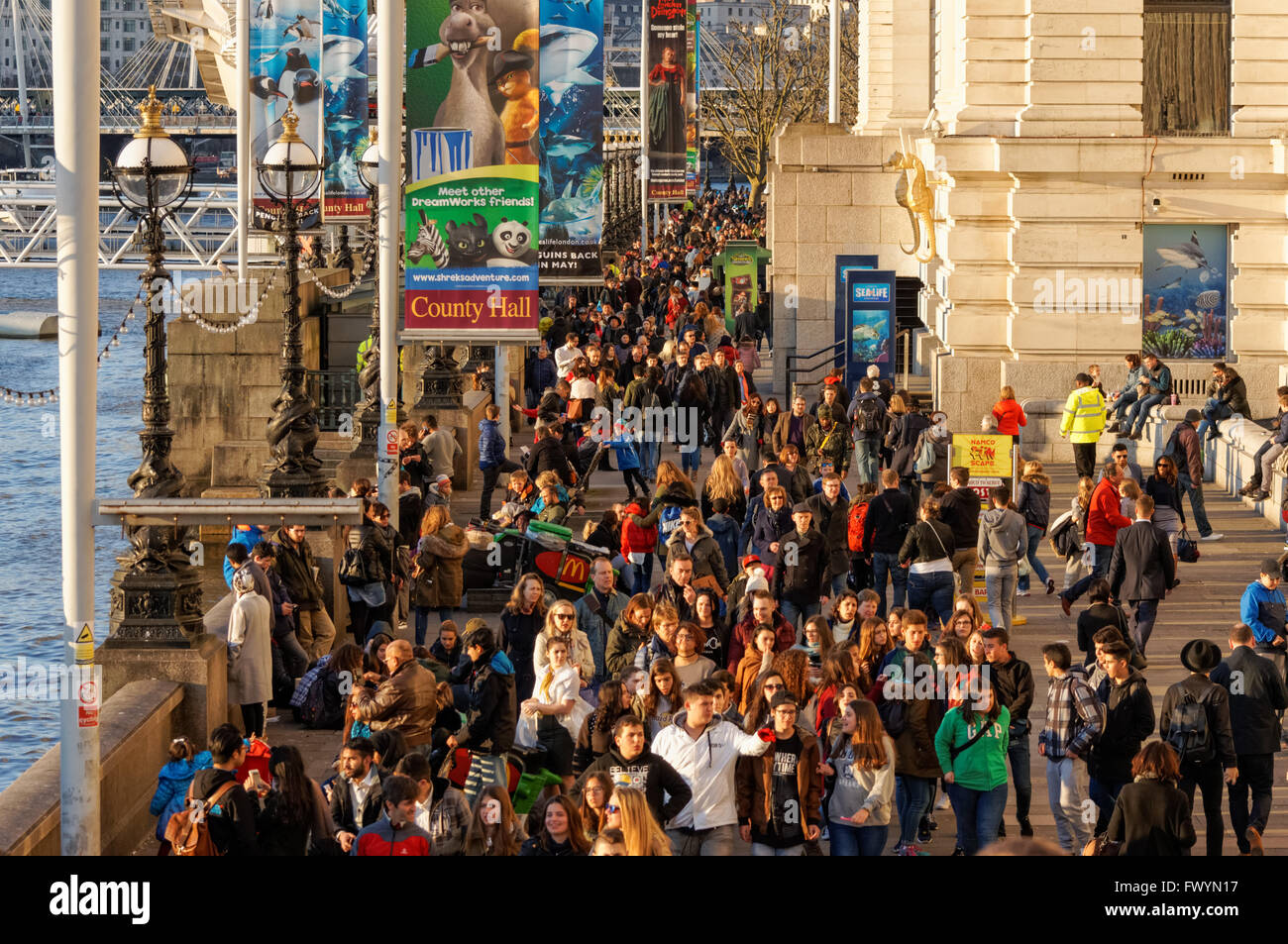 Queens walk hi-res stock photography and images - Alamy