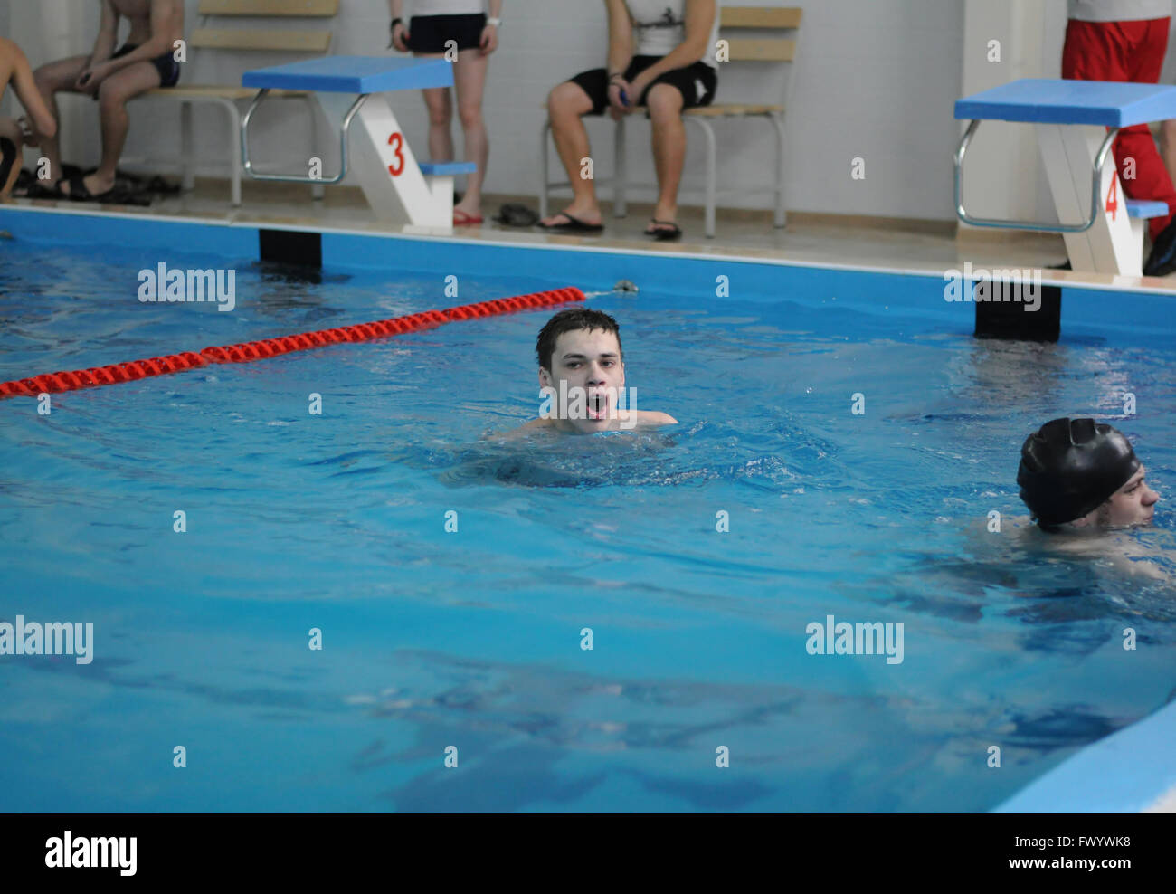 Kovrov, Russia. 16 April 2015. Older schoolboys are engaged in the pool ...