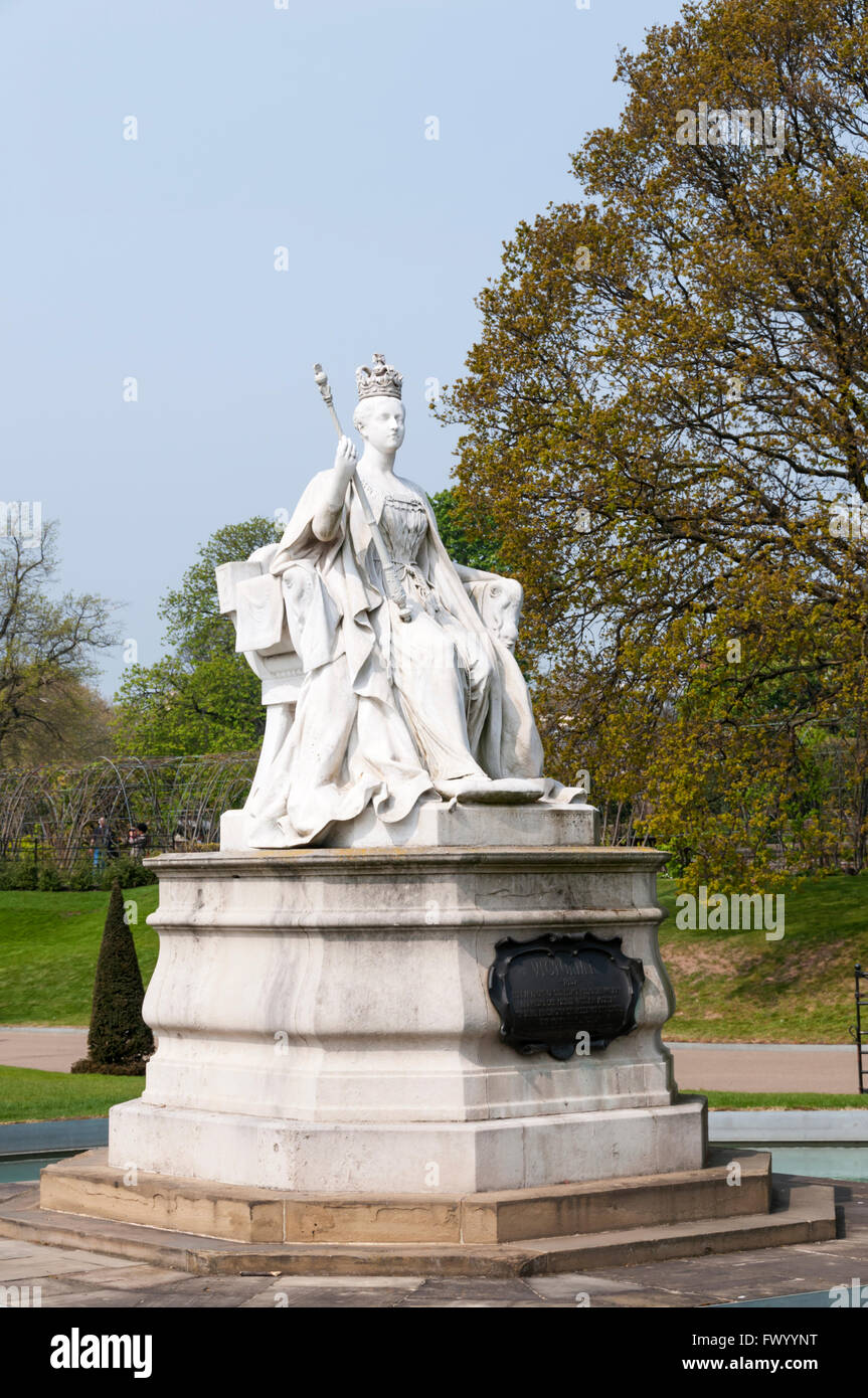 Statue of Queen Victoria by her daughter Princess Louise. Outside ...